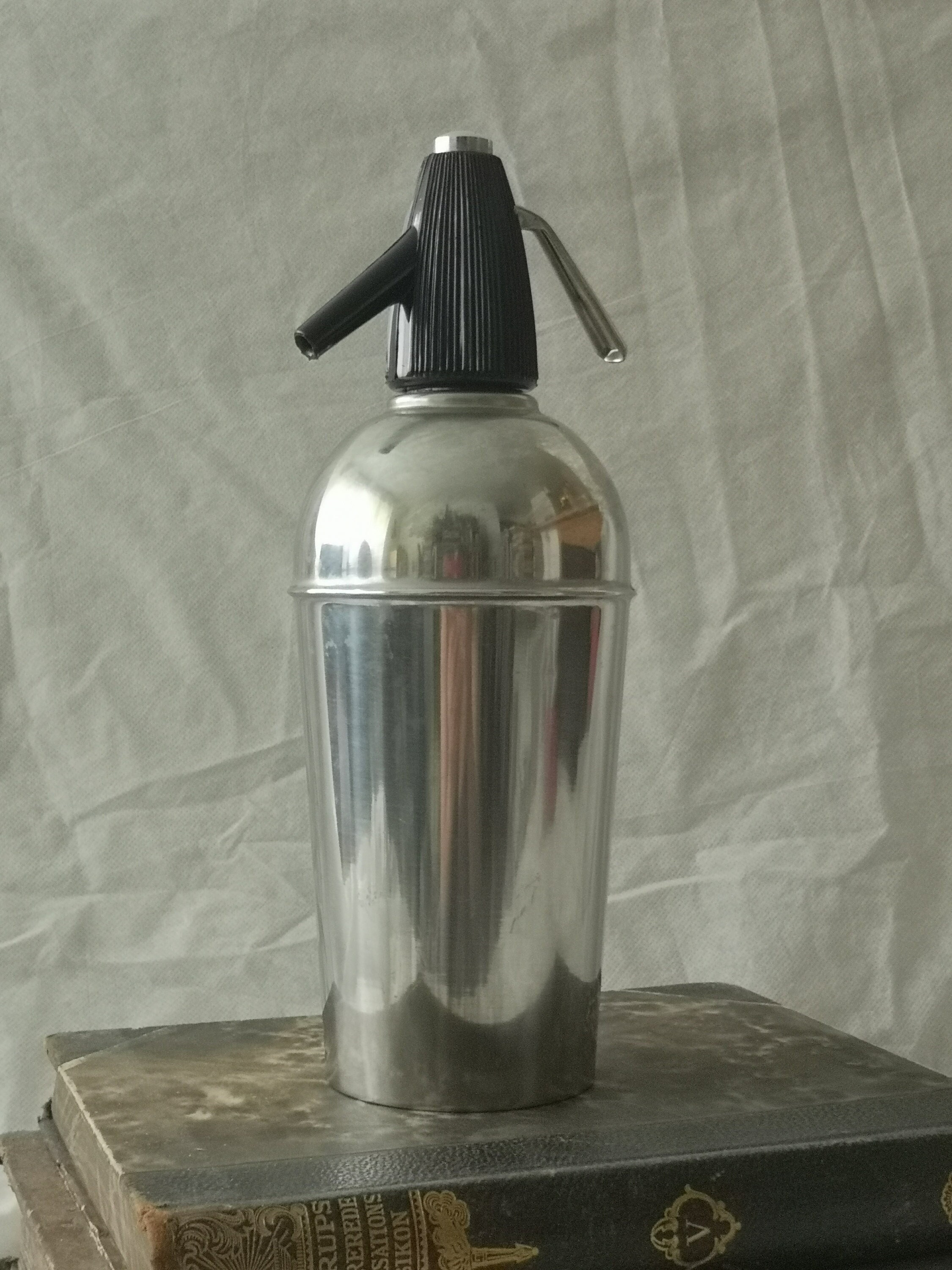 Silver Soda SYPHON Seltzer Bottle Barware Mixed Drinks Bar Decor Man ...
