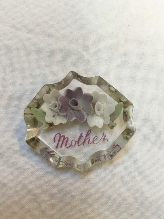 Vintage 1940s to 1950s Mother brooch, Lucite flower p… - Gem