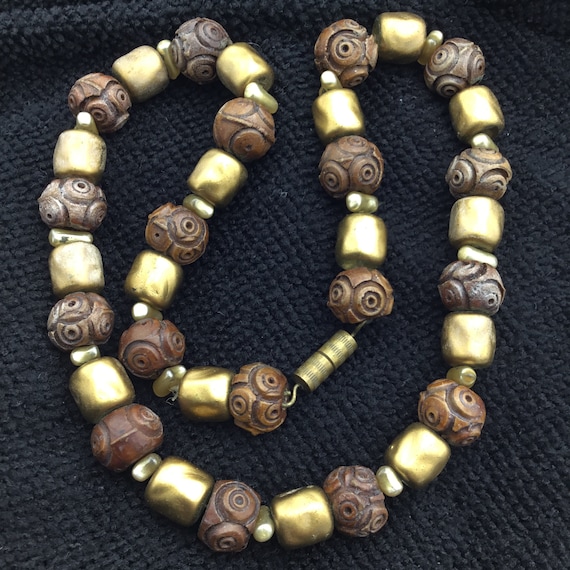 Antique 1920s to 1930s Art Deco carved galalith flowe… - Gem