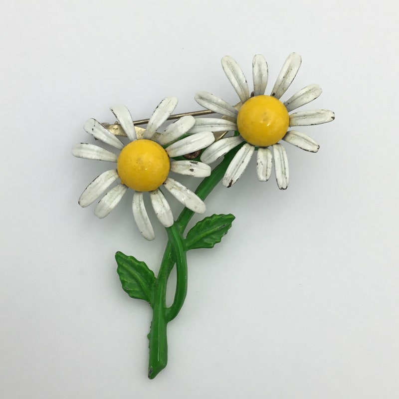 60s Daisy Pin - Etsy