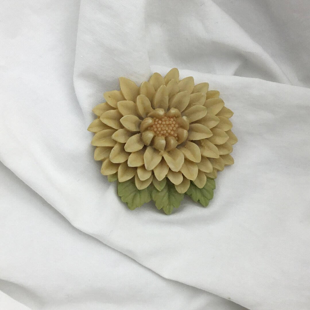 Vintage Cream Beige Plastic 3d Flower Chrysanthemum Brooch. Yellow ...