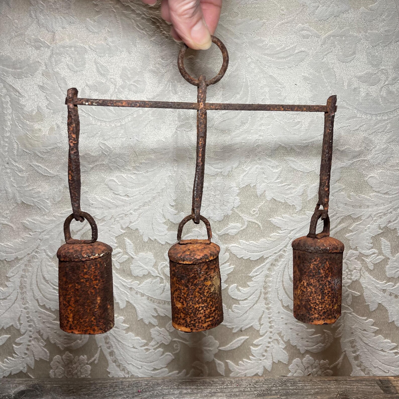 Vintage Rustic Hanging Cow Bells on Iron Rod Primitive Folk Art Décor ...