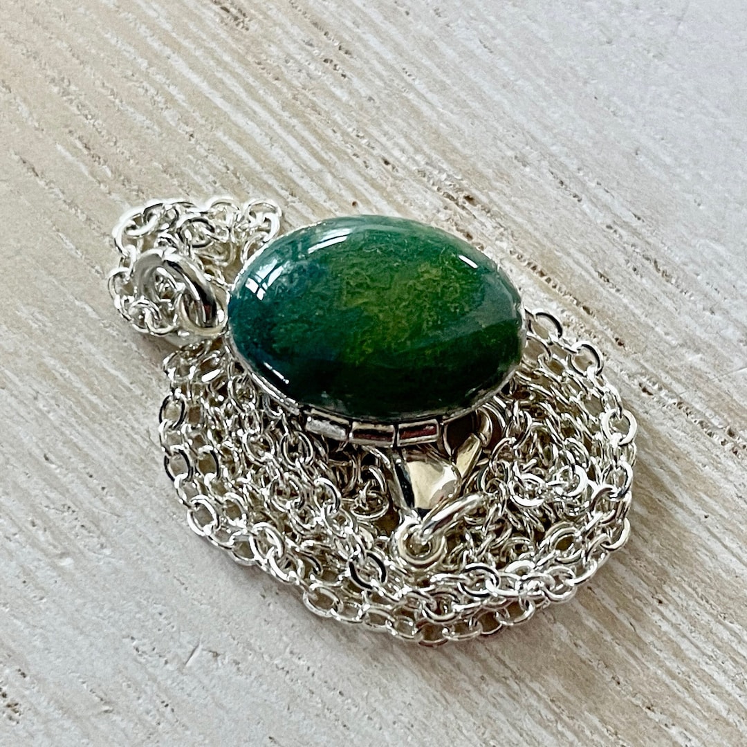 Tiny Green Moss Locket Necklace: Silver Oval Photo Locket - Etsy