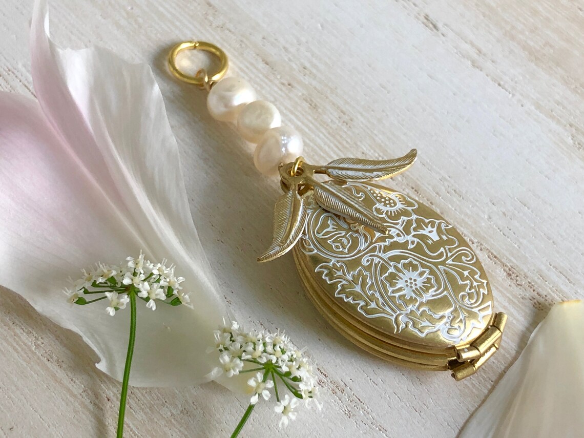 Four Photo Wedding Bouquet Locket Bridal Locket With Photos - Etsy Canada