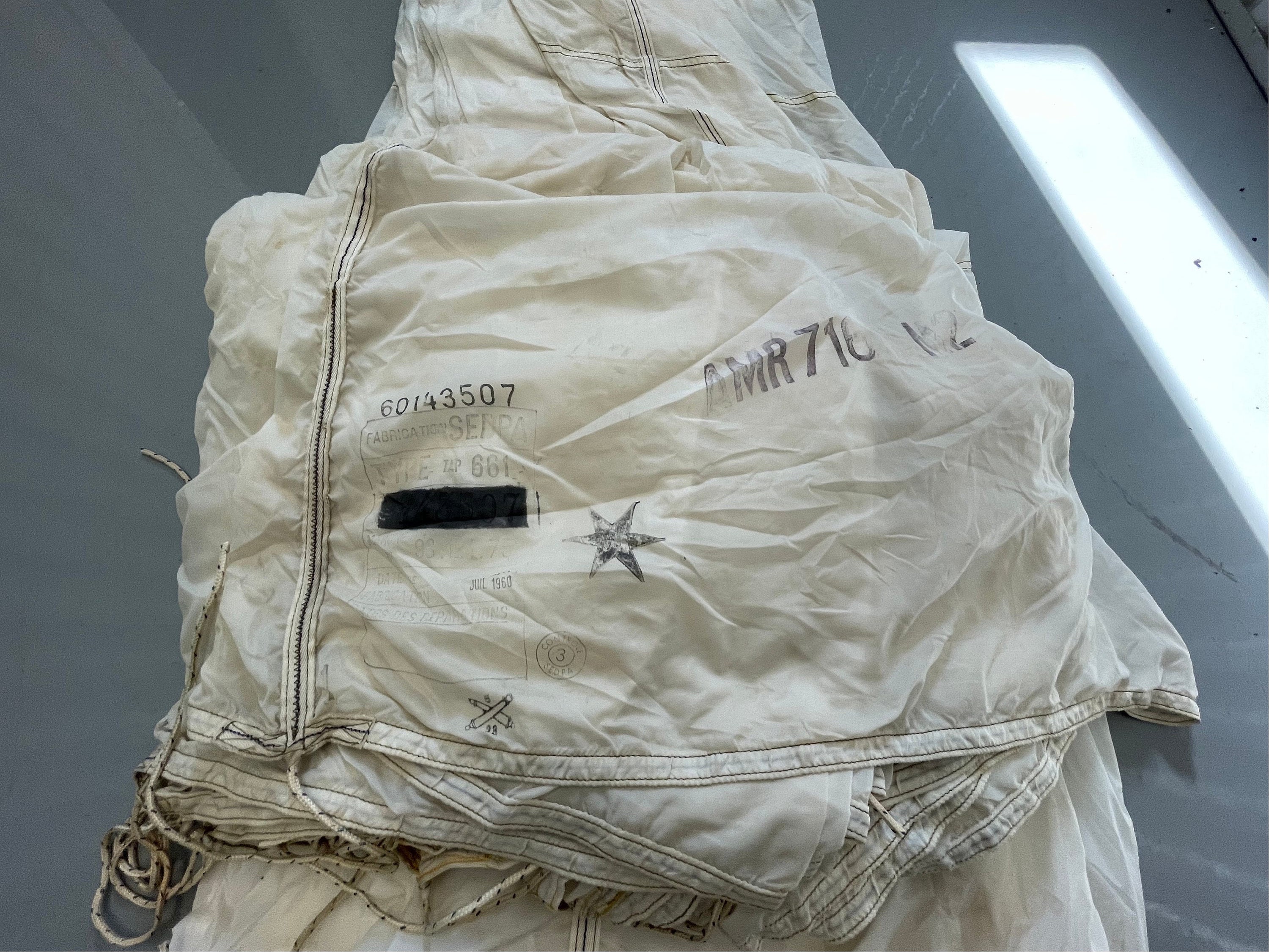 French Military 28’ft White Round Parachute/photo Shoot,car/boat Covers ...