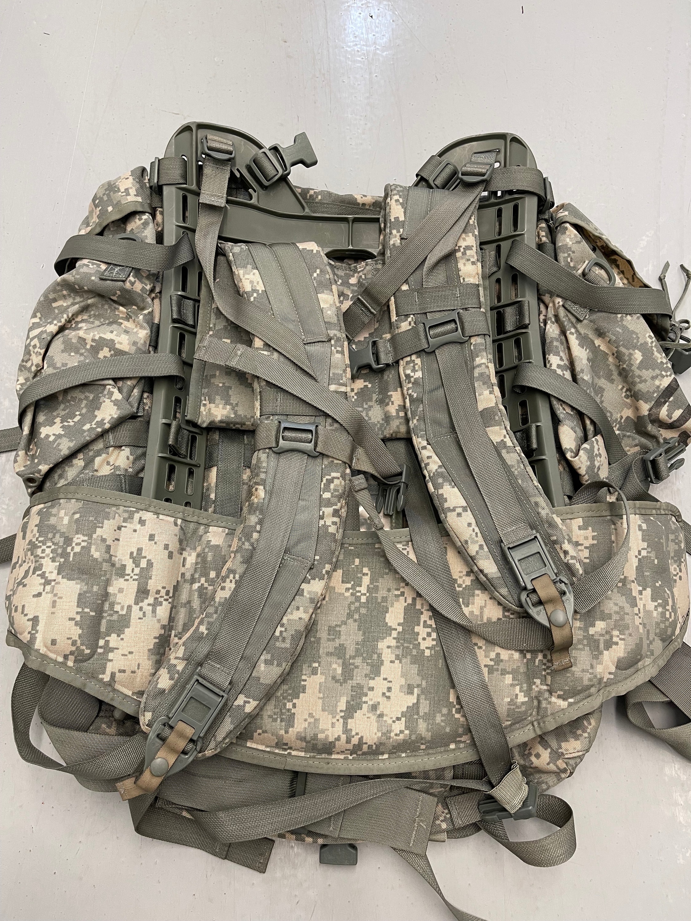 US Military Genuine Issue ACU Digital Mollee II Large Ruck Sack With ...
