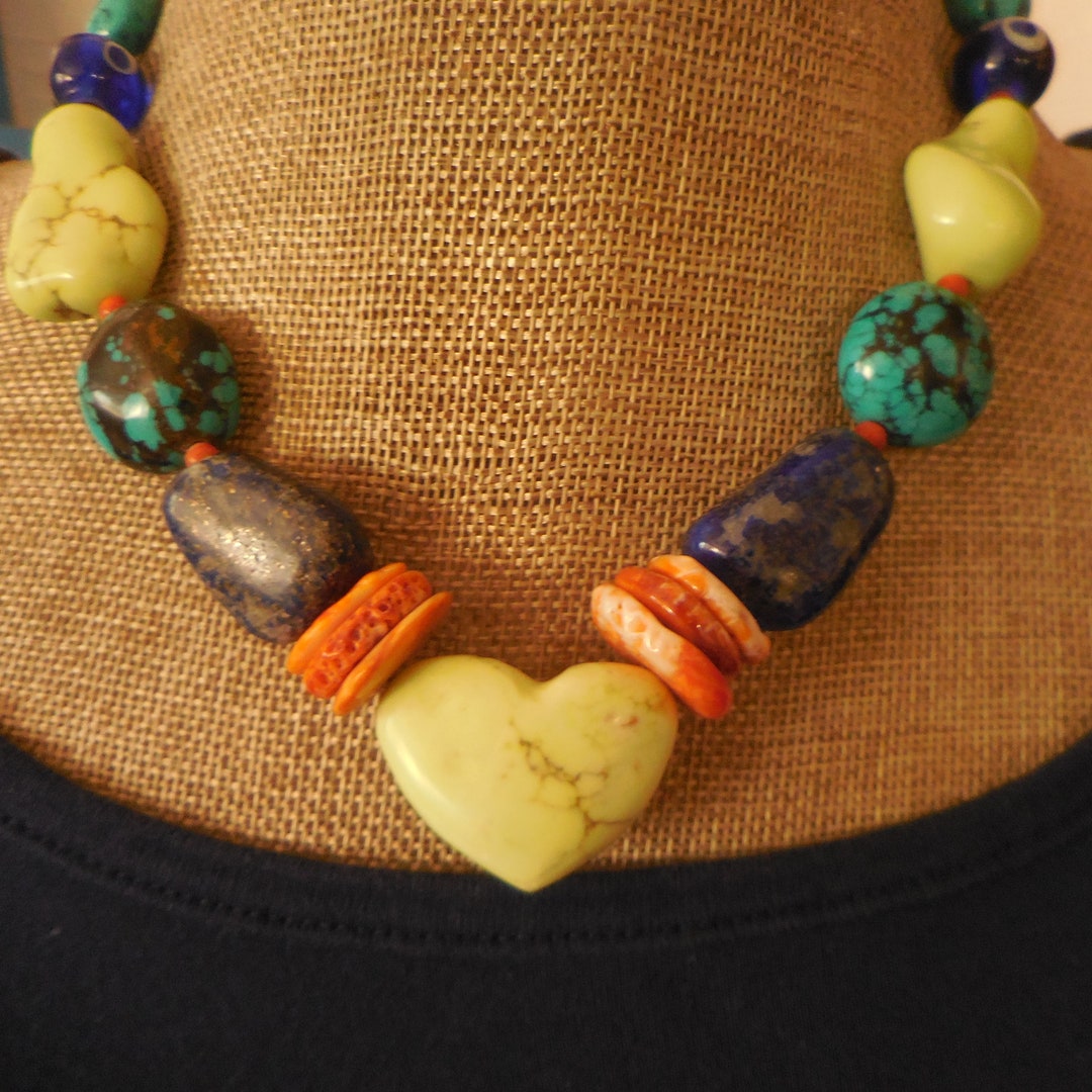 Collar de corazón de aluminita con turquesa, lapislázuli, ostra ...