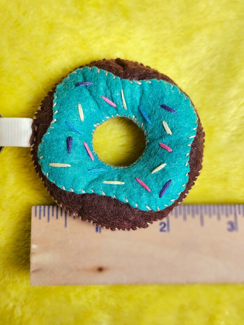 Felt Donut Keychain, Donut Keychain, Felt Keychain - Etsy
