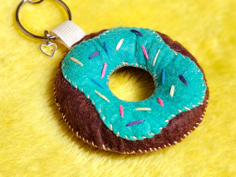 Felt Donut Keychain, Donut Keychain, Felt Keychain - Etsy