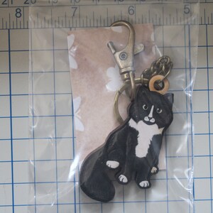 Wood Tuxedo Cat Keychain: Gift for Cat Lovers, Vet Techs, Veterinarians ...