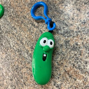 Vintage 2000 Veggietales Larry the Cucumber Talking Backpack Clip by ...