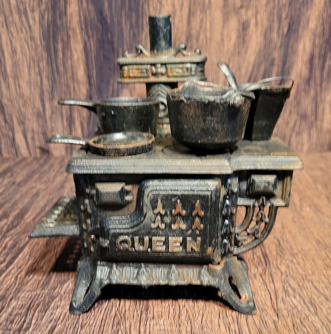 Vintage Little Cast Iron Queen Stove With Pots and Pans - Etsy