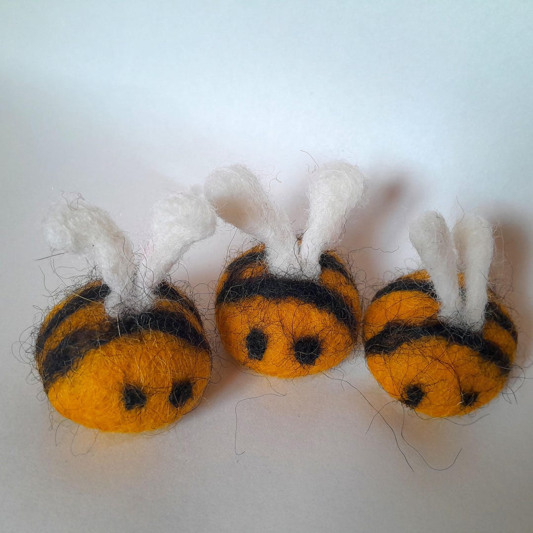 Set of 3 Felted Bee / Bee Decor - Etsy