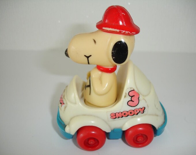 Snoopy Car Friction Peanuts Figure Vintage Racing Car Friction Toy ...
