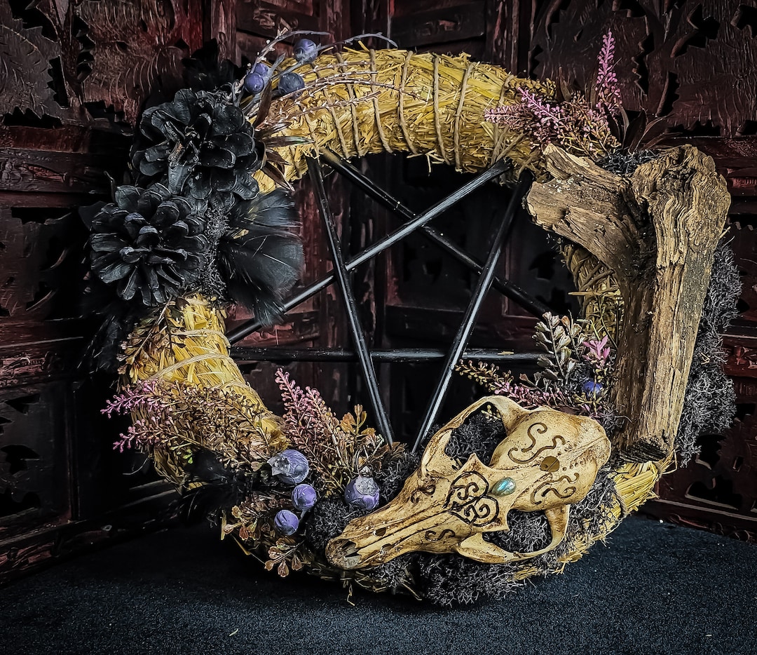 Straw Door Wreath Real Engraved Fox Skull Black Feathers Plants Moss ...