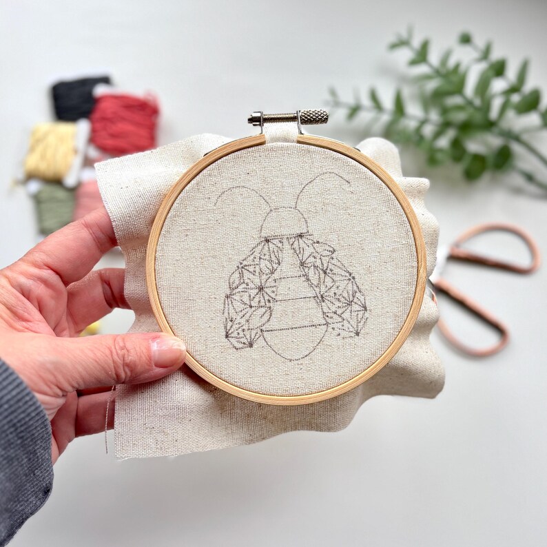 Floral Bee Embroidery Kit: DIY Needle Craft Beginner Kit - Etsy