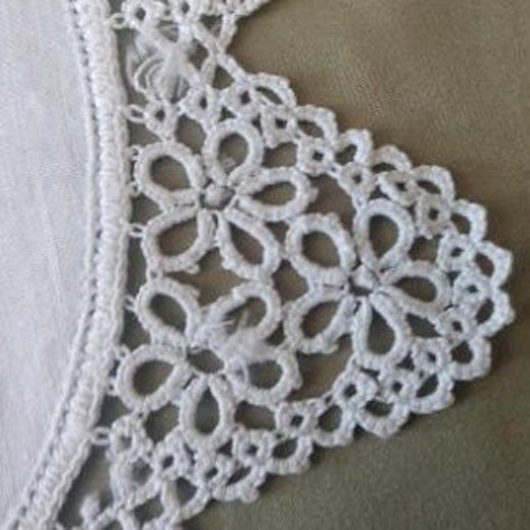 2 TATTED Round LINEN Mat Doily Circle - Etsy