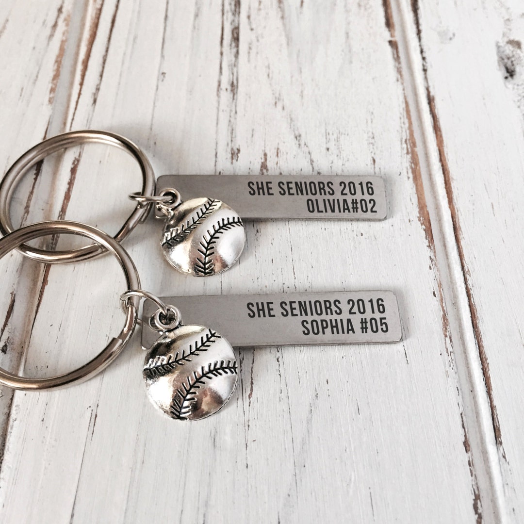 BASEBALL TEAM Gift Keychains/name and Back - Etsy
