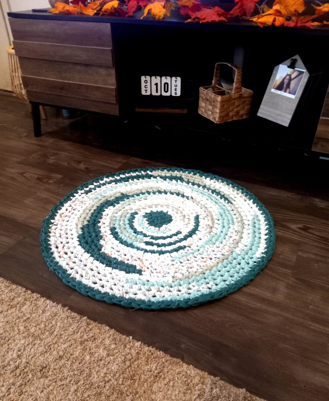 28" Round Rag Rug, Green/white With Tiny Hint of Orange, Crocheted ...