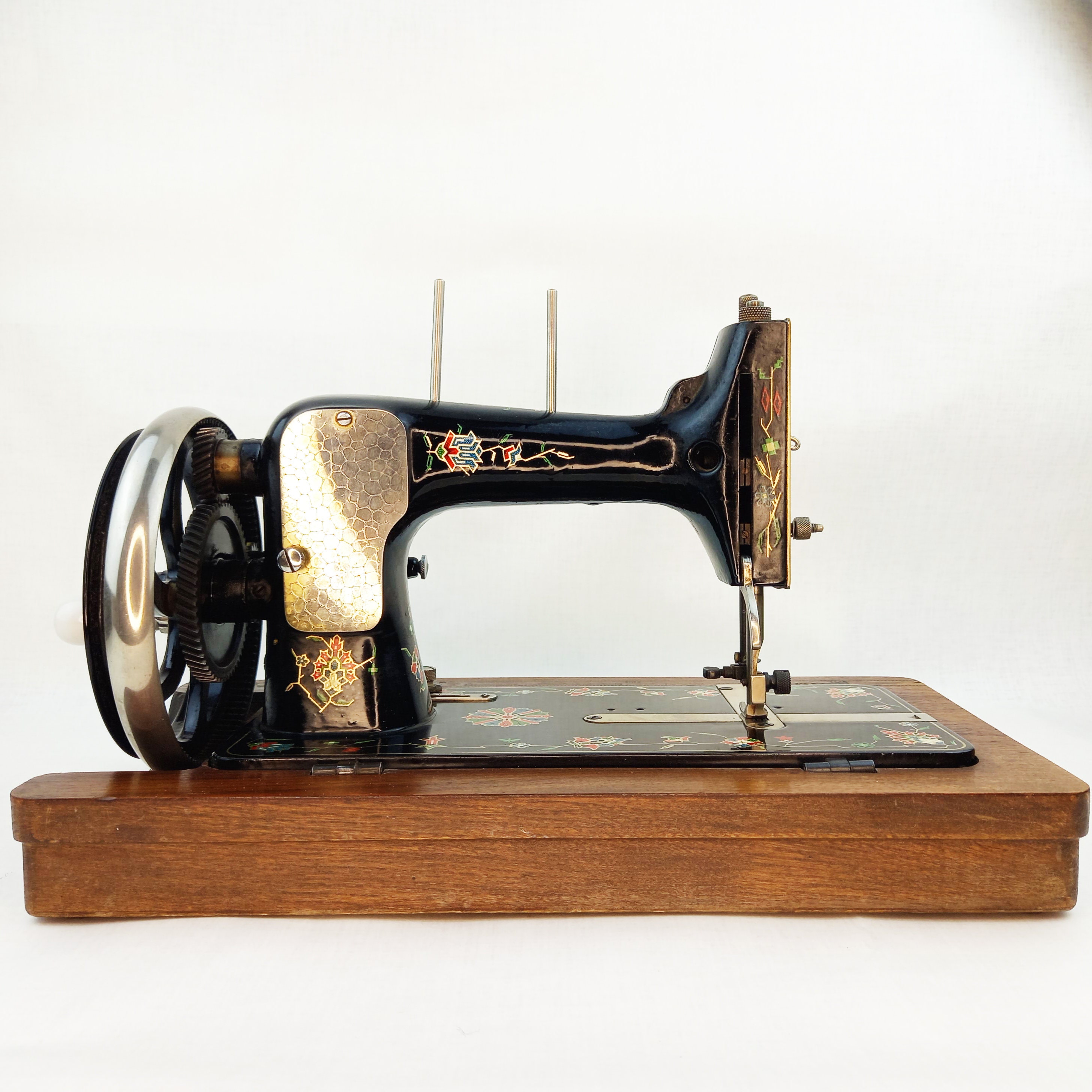 VESTA Antique Cast Iron German Made Handcrank Sewing Machine 1946 ...