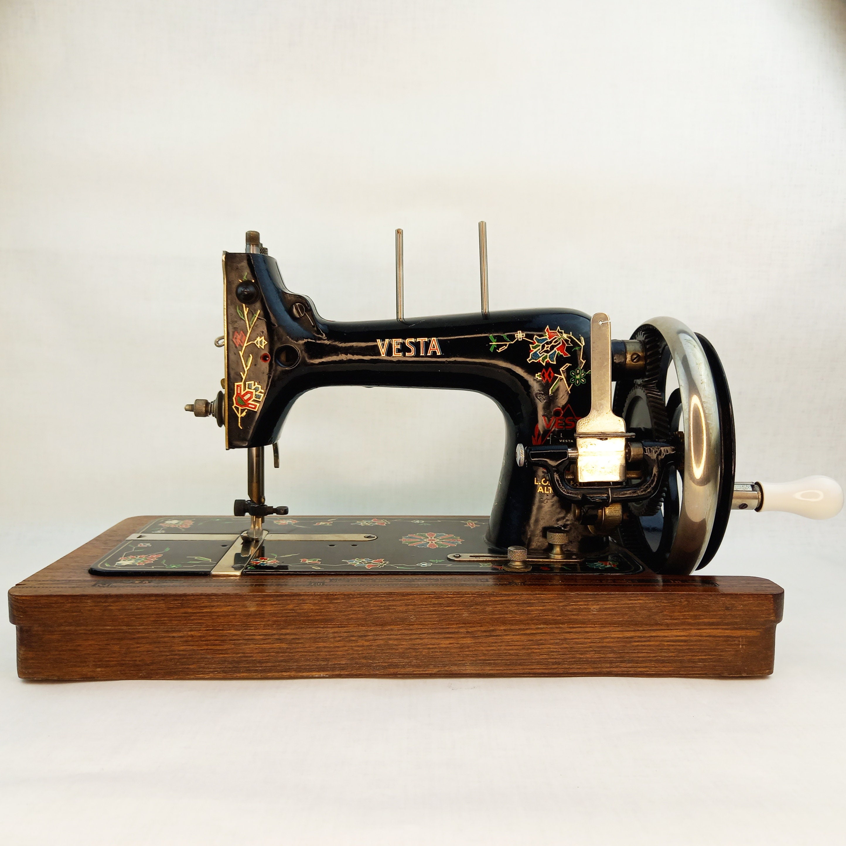 VESTA Antique Cast Iron German Made Handcrank Sewing Machine 1946 ...