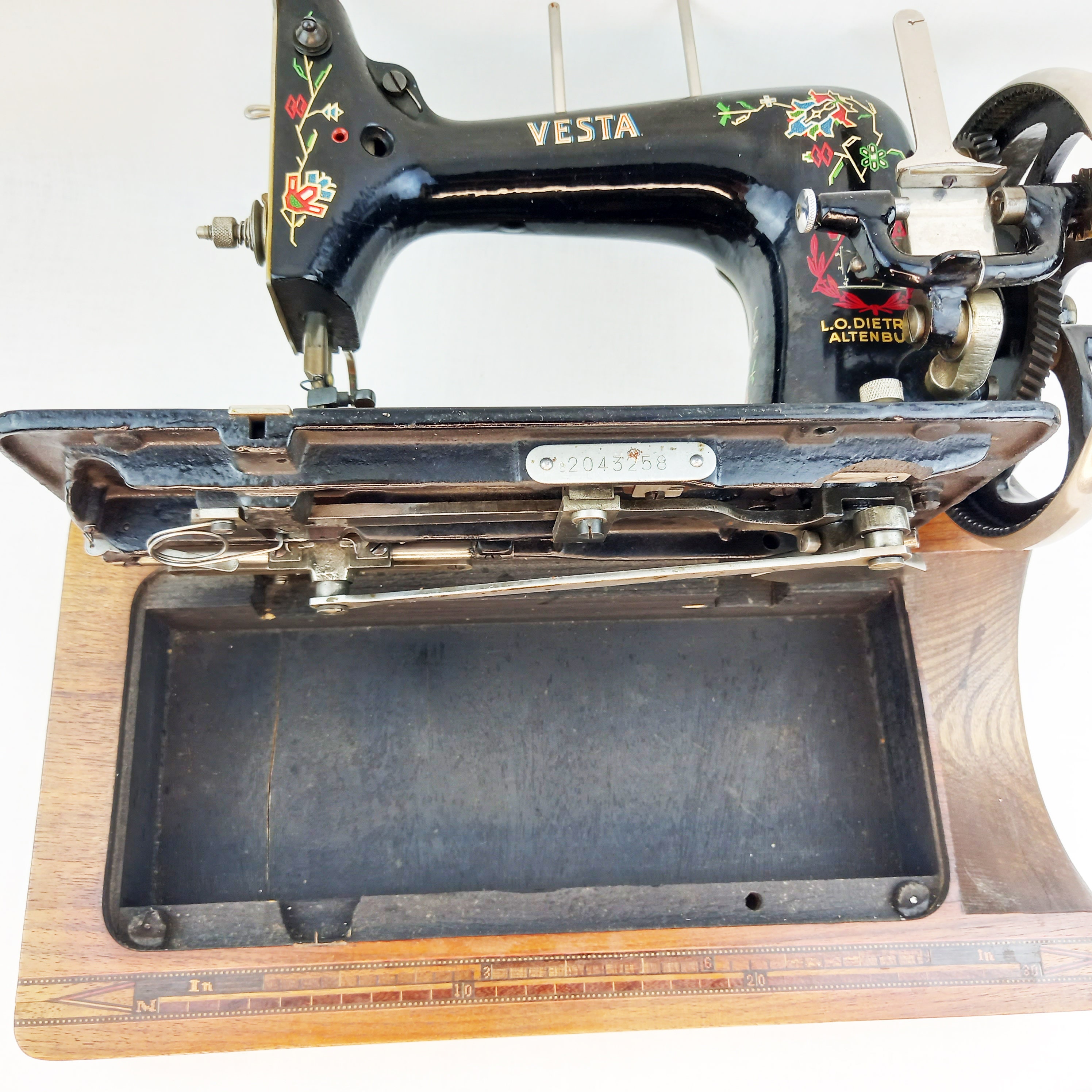 VESTA Antique Cast Iron German Made Handcrank Sewing Machine 1946 ...