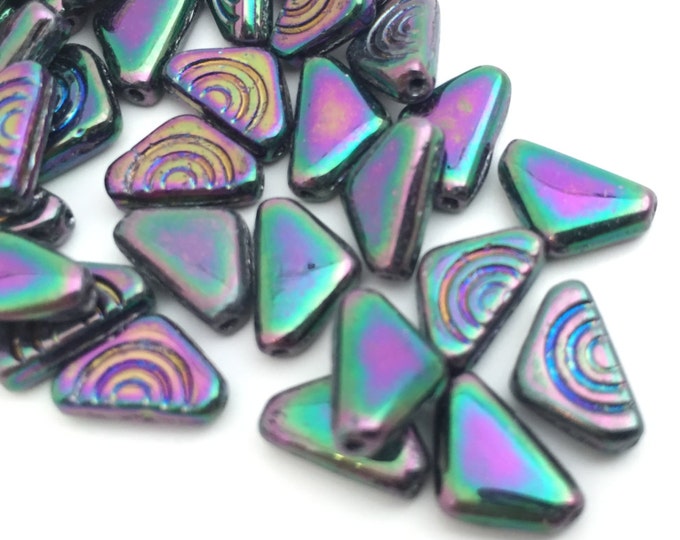 28 Purple Iris Triangle Bead Irridescent Bead Geometric Bead Triangle ...