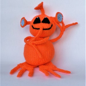 Two Little Aliens Knitting Pattern - Etsy