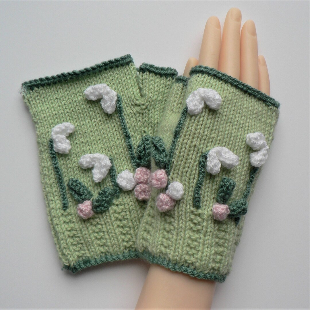 FIRST BUDS Mittens Knitting Pattern - Etsy
