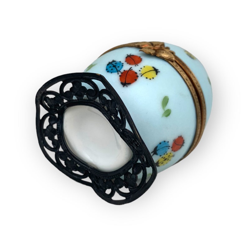 Musical Easter Egg With a Cute Little Rabbit and an Eiffel Tower ...