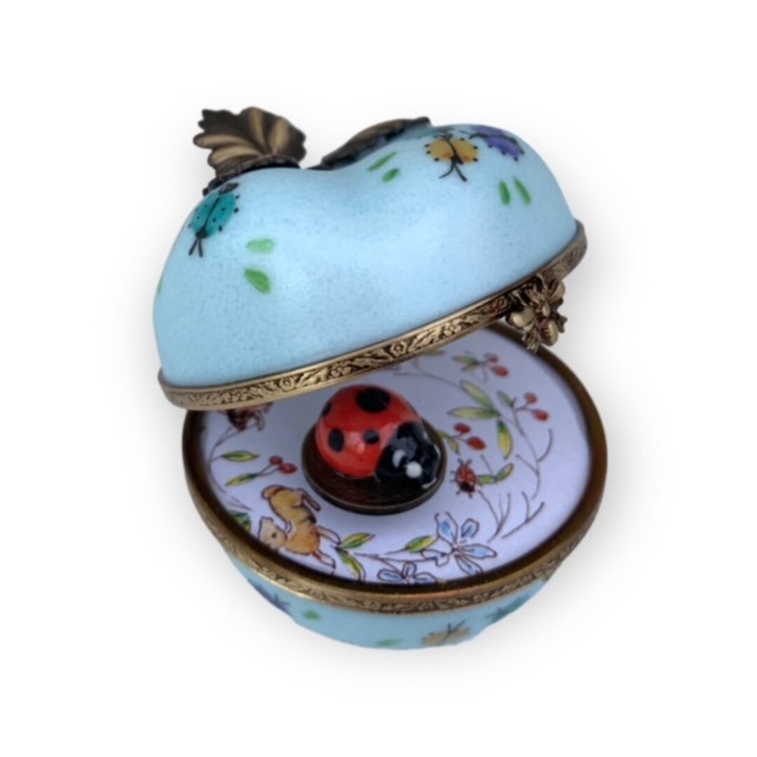 Blue Apple Music Box, Red Ladybug Key. Bee Glasp. Ave Maria Schubert ...