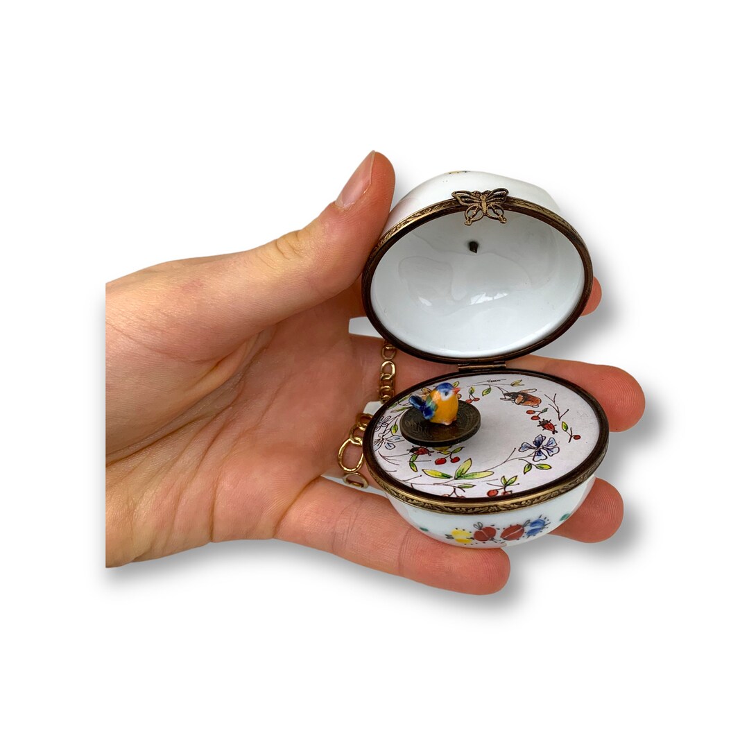 Spring Apple Music Box, Colored Ladybug. Bee Glasp. Ave Maria Music ...