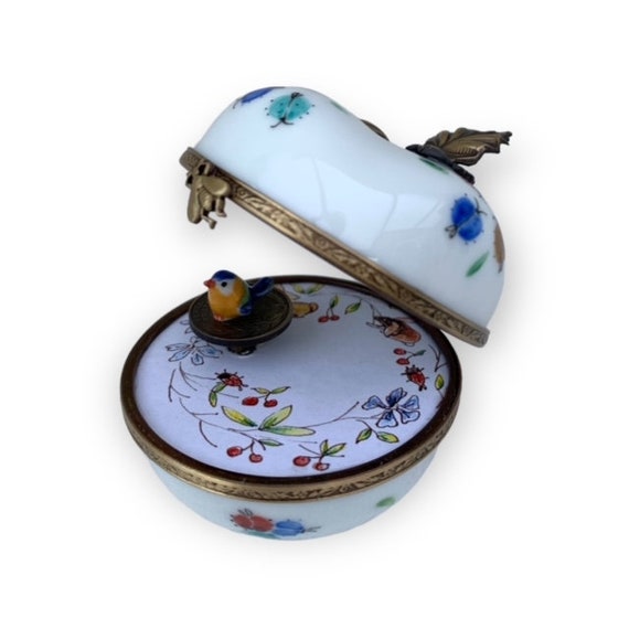 Spring Apple Music Box Colored Ladybug. Bee Glasp. Ave Maria - Etsy