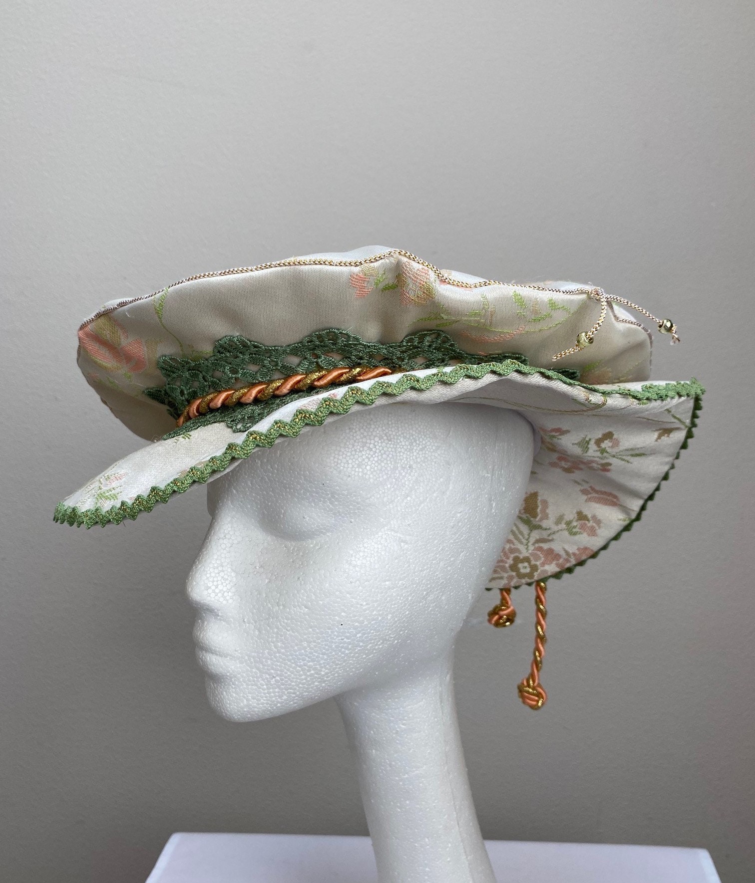 New Women's Renaissance Medieval Elizabethan Victorian Cream Brocade ...