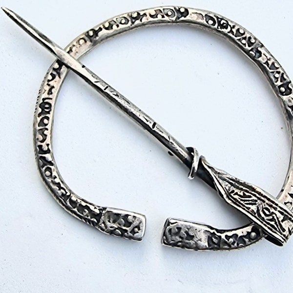 Penannular Brooch - Etsy UK