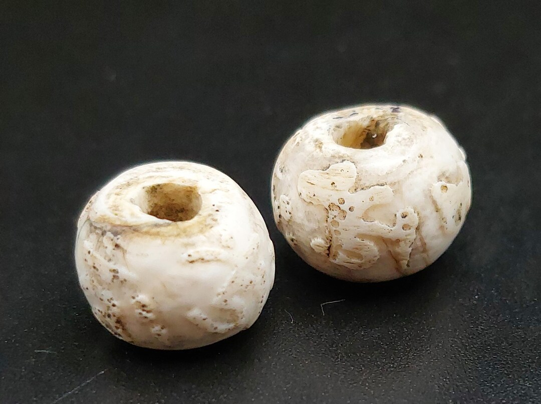 1 Pair of Antique Rare Naga Sacred Chank Shell Carved Round Ball Beads ...