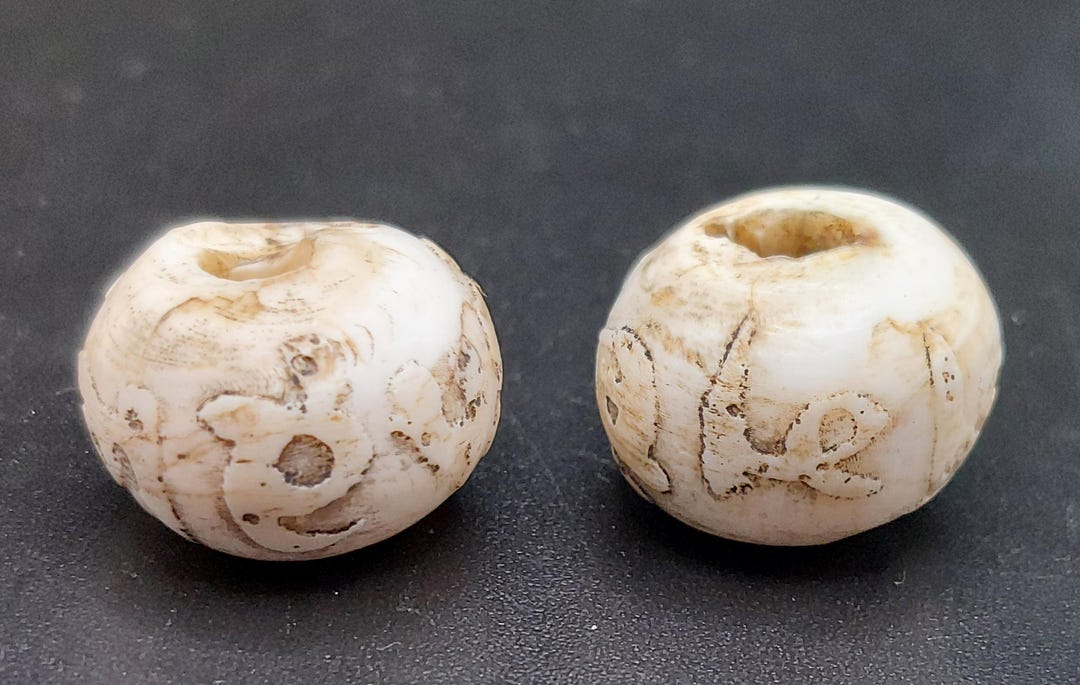 1 Pair of Antique Rare Naga Sacred Chank Shell Carved Round Ball Beads ...