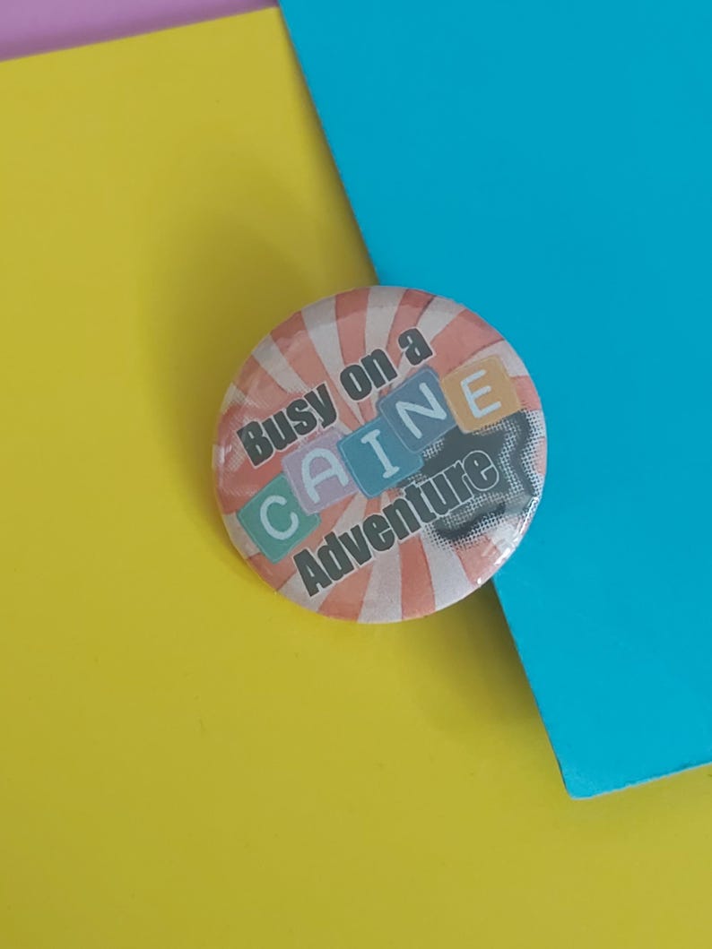 Busy on A Caine Adventure TADC Digital Circus Button Badge (32mm) – Fun ...