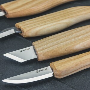 Basic Wood Carving Set of 4 Knives in a Leather Tool Roll Beavercraft ...