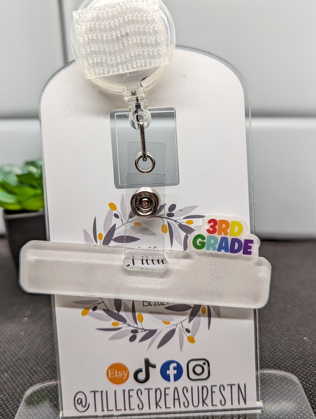 Third Grade Badge Flair: Teacher Badge Buddy - Etsy
