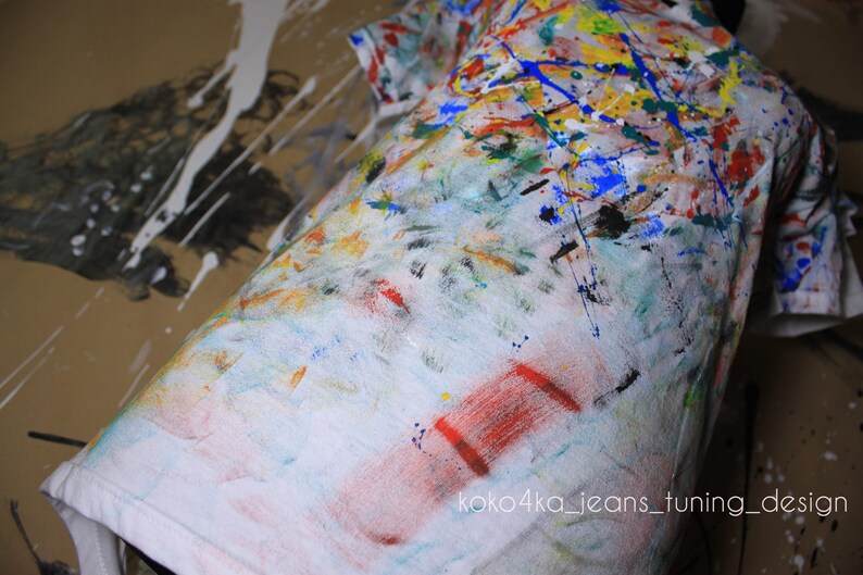 Man's T-shirt T-shirt in Paint T-shirt in the Spray Paint Splatter ...