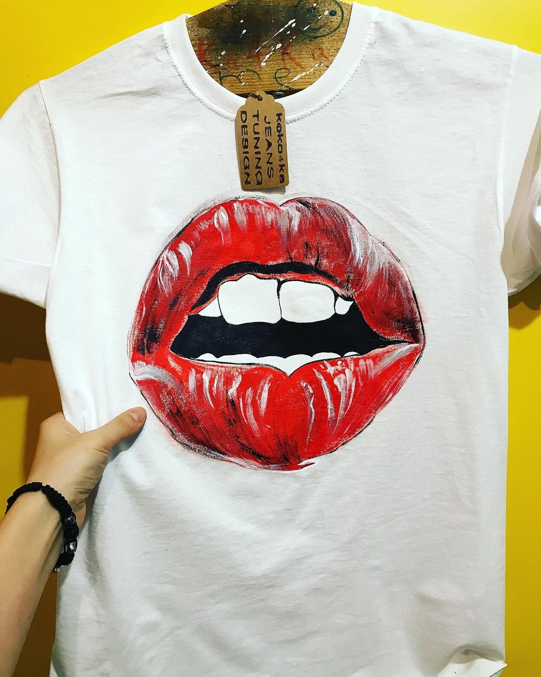 Lips on Clothes Man's T-shirt Men's T-shirt Mens Tshirt T-shirt With ...