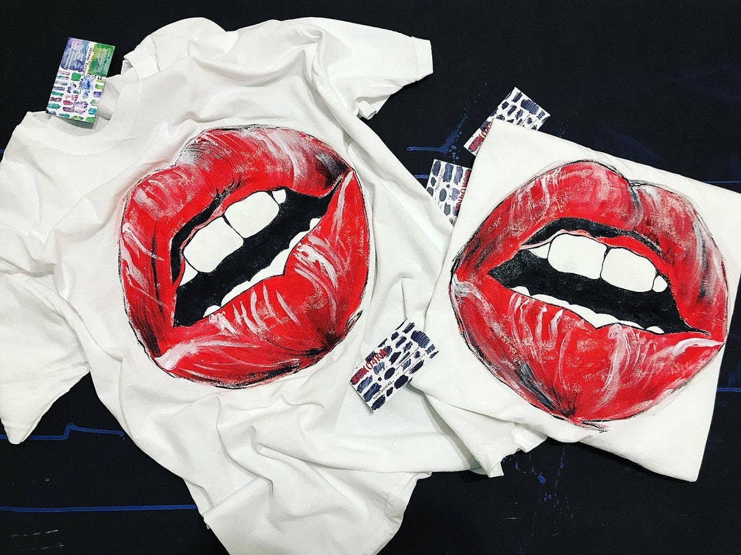 Lips on Clothes Man's T-shirt Men's T-shirt Mens Tshirt T-shirt With ...