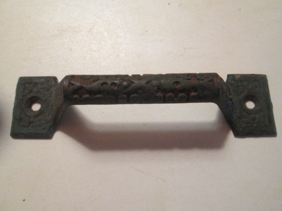 Shabby Sash Lift Embossed Cast Iron Window Handle in Old Paint Antique ...
