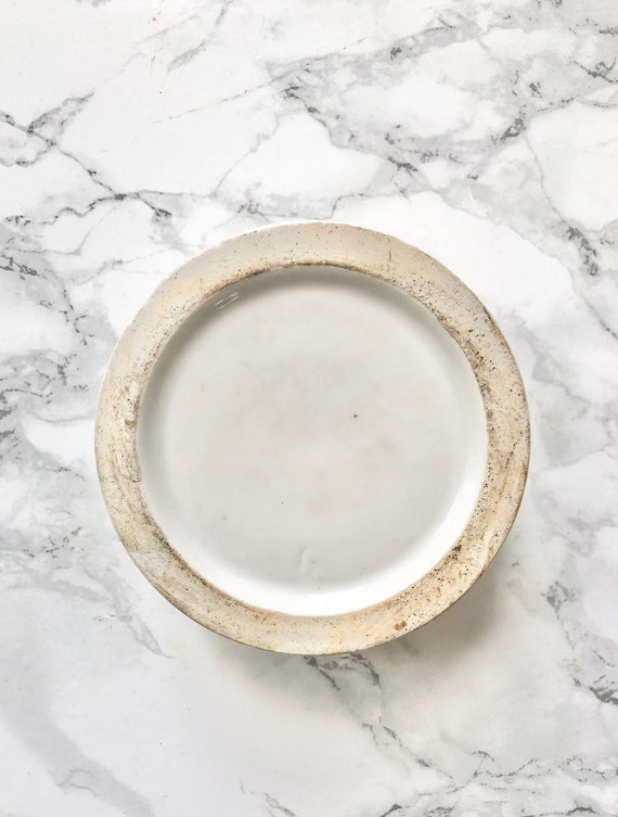 Large round covered porcelain box decorated with hand… - Gem