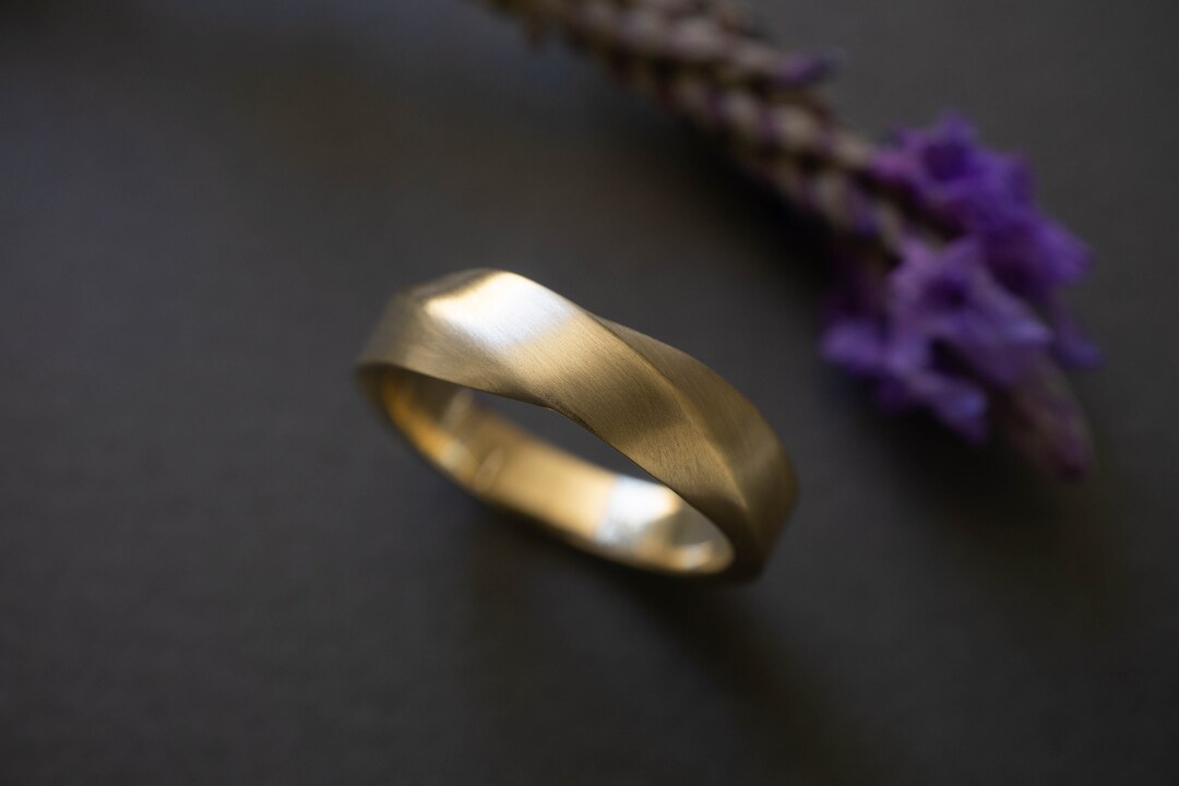 Mens Mobius Wedding Band - 6mm Wedding Band Matte - Mobius Wedding Band ...