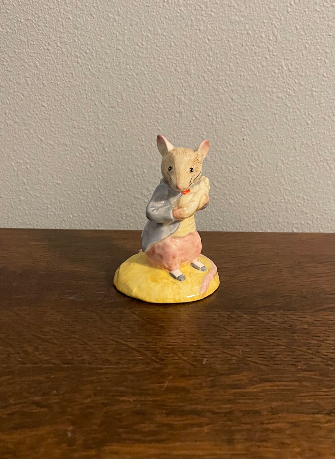 Johnny Town-mouse Eating Corn- Beatrix Potter Figurine- Beswick, Royal ...