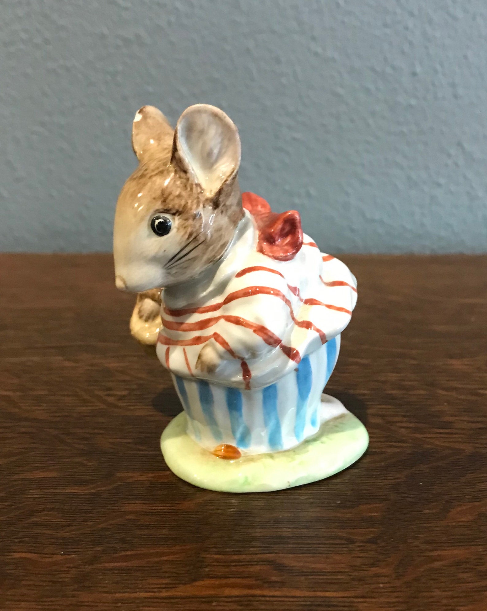 Mrs. Tittlemouse- BP2A Beatrix Potter Figurine- Gold Oval Back Stamp ...
