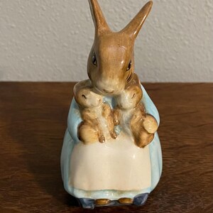Mrs. Rabbit and Bunnies Beatrix Potter Figurine Beswick, England ...