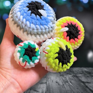 Eyeball Crochet Pattern: Halloween Amigurumi Plushie (PDF Pattern) - Etsy